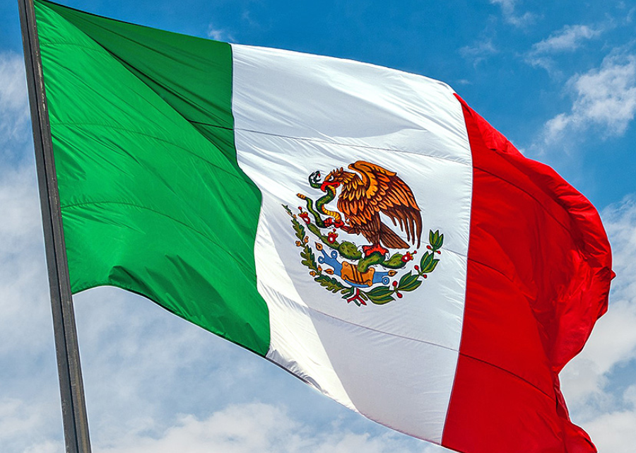 Bandera Mexicana Y Serpiente Giratoria